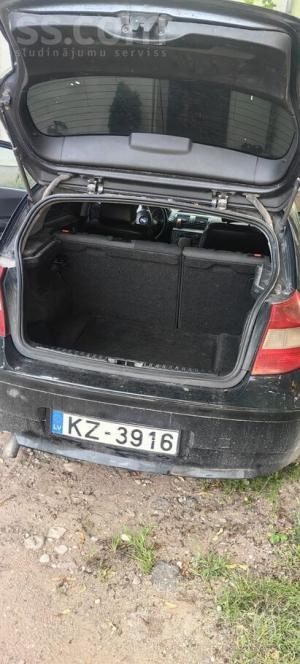 Melns BMW 118 2005 Tukums, ar dzinēja tilpumu 2.00 L un nobraukumu 380 tūkst. km par 1000 €, foto 4 vietnē AUTOMOTO.COM.LV