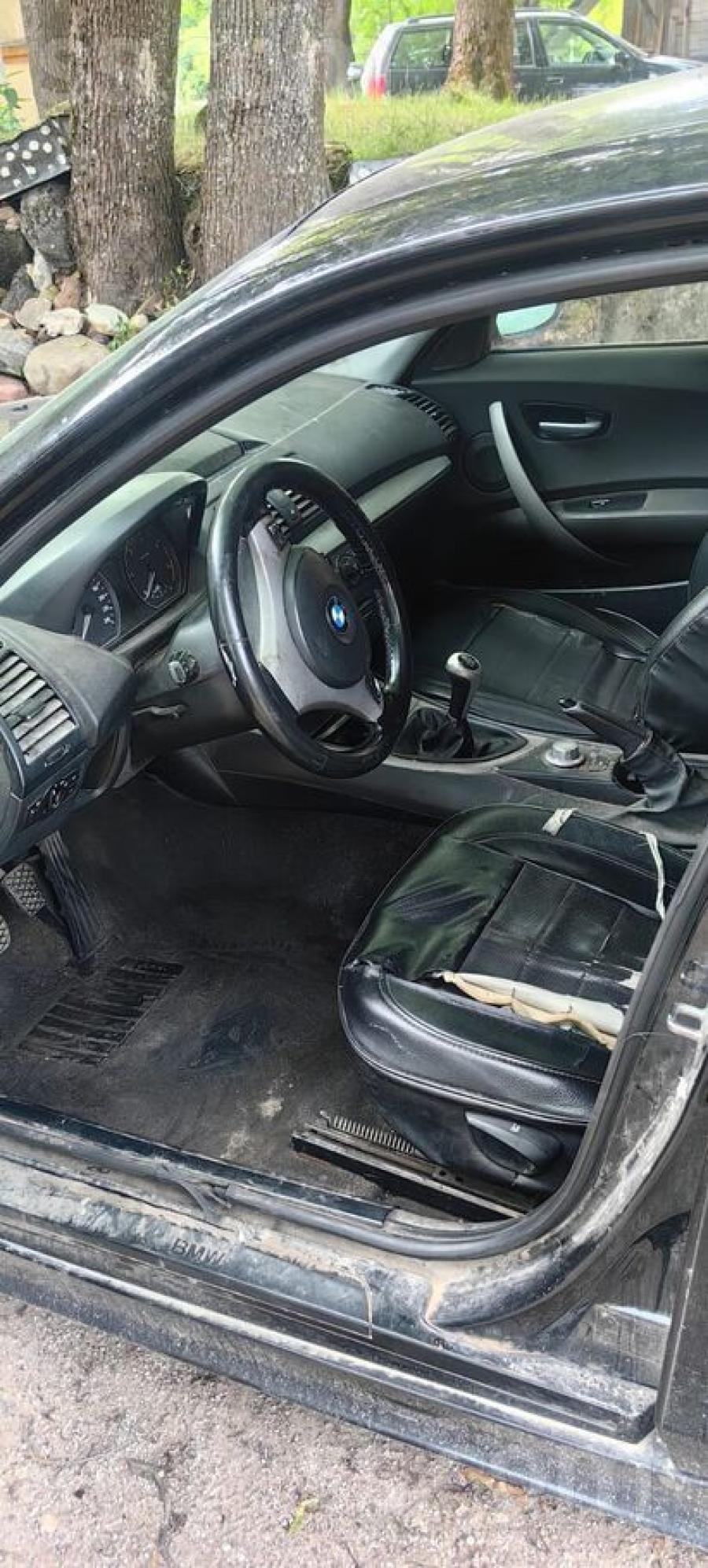 Melns BMW 118 2005 Tukums, ar dzinēja tilpumu 2.00 L un nobraukumu 380 tūkst. km par 1000 €, foto 5 vietnē AUTOMOTO.COM.LV