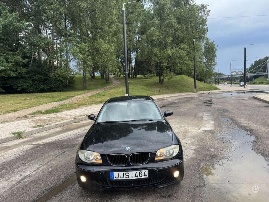 Black BMW 118 2005 in Vilnius, with an engine capacity of 2.00 L and mileage of 40 thousand km for 1350 €, photo 3 on AUTOMOTO.COM.LV