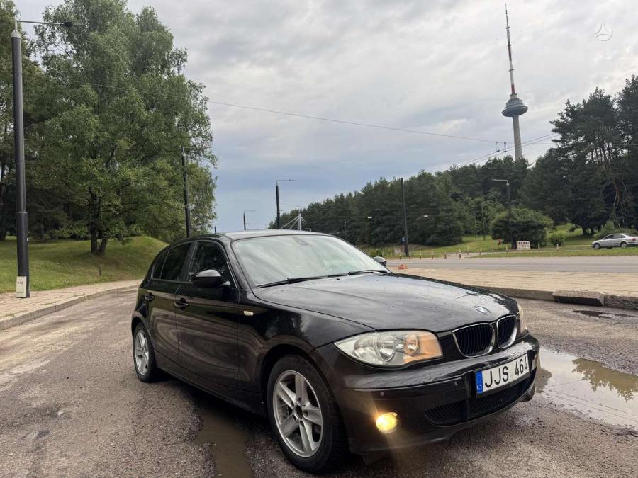 Black BMW 118 2005 in Vilnius, with an engine capacity of 2.00 L and mileage of 40 thousand km for 1350 €, photo 4 on AUTOMOTO.COM.LV