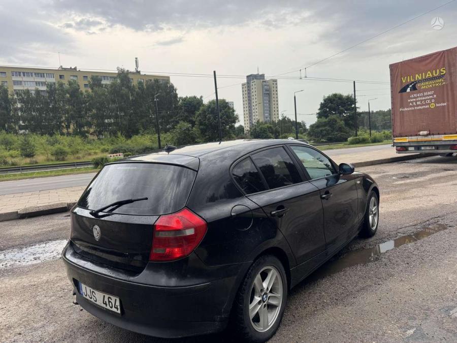 Black BMW 118 2005 in Vilnius, with an engine capacity of 2.00 L and mileage of 40 thousand km for 1350 €, photo 5 on AUTOMOTO.COM.LV