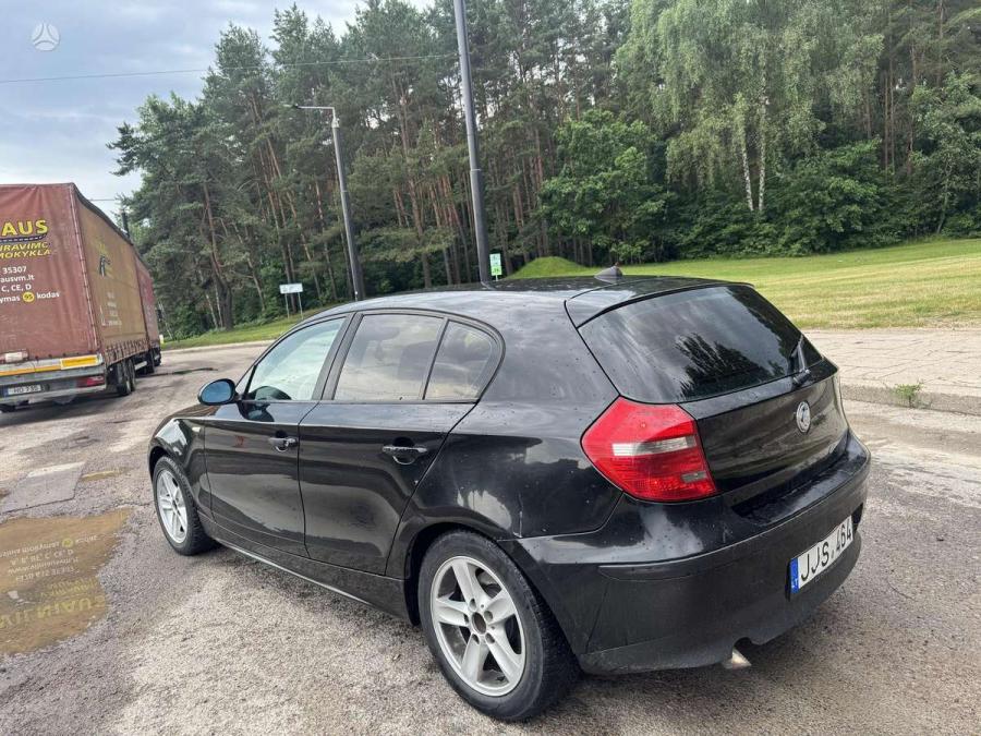Black BMW 118 2005 in Vilnius, with an engine capacity of 2.00 L and mileage of 40 thousand km for 1350 €, photo 6 on AUTOMOTO.COM.LV