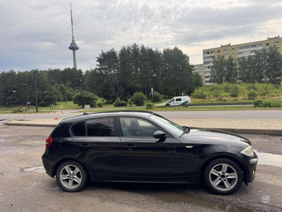 Black BMW 118 2005 in Vilnius, with an engine capacity of 2.00 L and mileage of 40 thousand km for 1350 €, photo 8 on AUTOMOTO.COM.LV