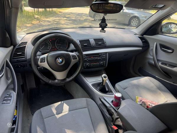 Black BMW 118 2005 in Vilnius, with an engine capacity of 2.00 L and mileage of 40 thousand km for 1350 €, photo 8 on AUTOMOTO.COM.LV