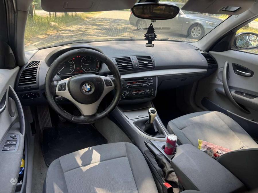 Black BMW 118 2005 in Vilnius, with an engine capacity of 2.00 L and mileage of 40 thousand km for 1350 €, photo 9 on AUTOMOTO.COM.LV