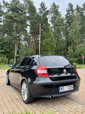 Black BMW 118 2005 in Riga, with an engine capacity of 2.00 L and mileage of 258 thousand km for 2550 €, photo 6 on AUTOMOTO.COM.LV
