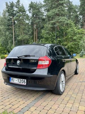 Black BMW 118 2005 in Riga, with an engine capacity of 2.00 L and mileage of 258 thousand km for 2550 €, photo 7 on AUTOMOTO.COM.LV