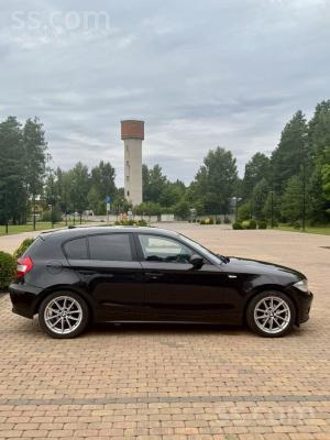 Black BMW 118 2005 in Riga, with an engine capacity of 2.00 L and mileage of 258 thousand km for 2550 €, photo 8 on AUTOMOTO.COM.LV