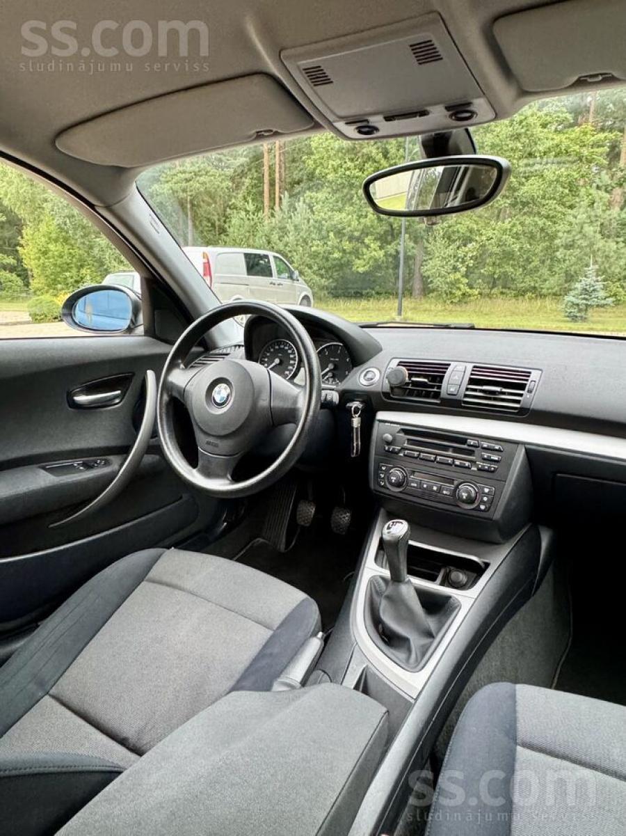 Black BMW 118 2005 in Riga, with an engine capacity of 2.00 L and mileage of 258 thousand km for 2550 €, photo 9 on AUTOMOTO.COM.LV