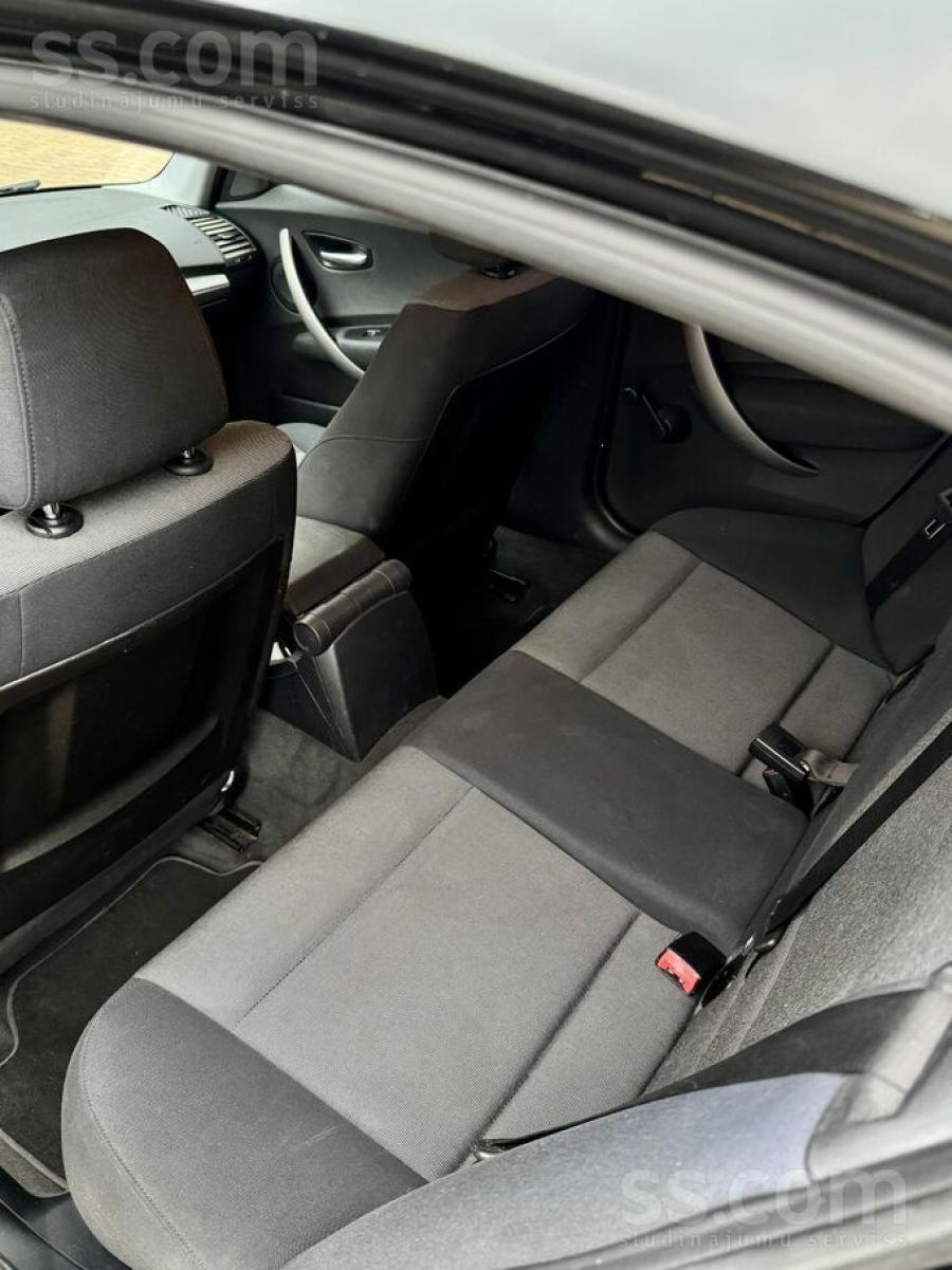 Black BMW 118 2005 in Riga, with an engine capacity of 2.00 L and mileage of 258 thousand km for 2550 €, photo 12 on AUTOMOTO.COM.LV