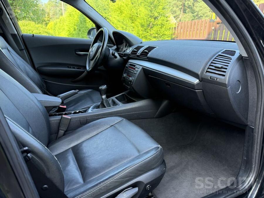 Melns BMW 118 2005 Jelgava, ar dzinēja tilpumu 2.00 L un nobraukumu 263 tūkst. km par 2950 €, foto 11 vietnē AUTOMOTO.COM.LV