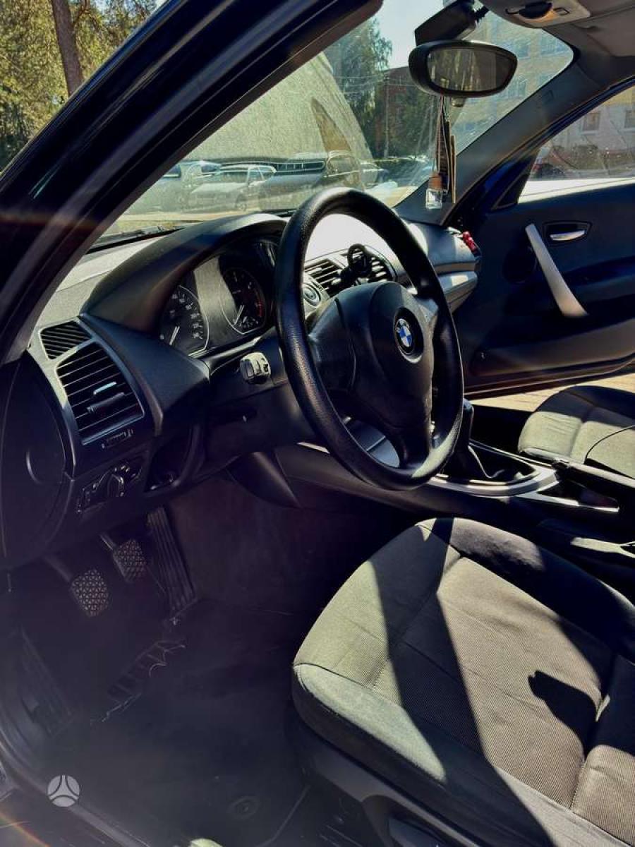 Melns BMW 118 2005 Kazlų Rūda, ar dzinēja tilpumu 2.00 L un nobraukumu 276 tūkst. km par 2000 €, foto 3 vietnē AUTOMOTO.COM.LV
