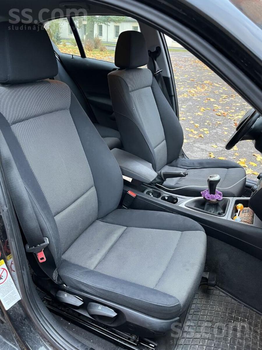 Black BMW 118 2005 in Limbazi, with an engine capacity of 2.00 L and mileage of 350 thousand km for 1700 €, photo 9 on AUTOMOTO.COM.LV