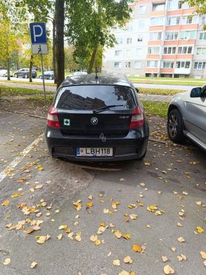Black BMW 118 2005 in Siauliai, with an engine capacity of 2.00 L and mileage of 431 thousand km for 1250 €, photo 3 on AUTOMOTO.COM.LV