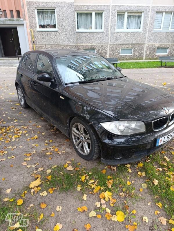 Melns BMW 118 2005 Šauļi, ar dzinēja tilpumu 2.00 L un nobraukumu 431 tūkst. km par 1250 €, foto 4 vietnē AUTOMOTO.COM.LV