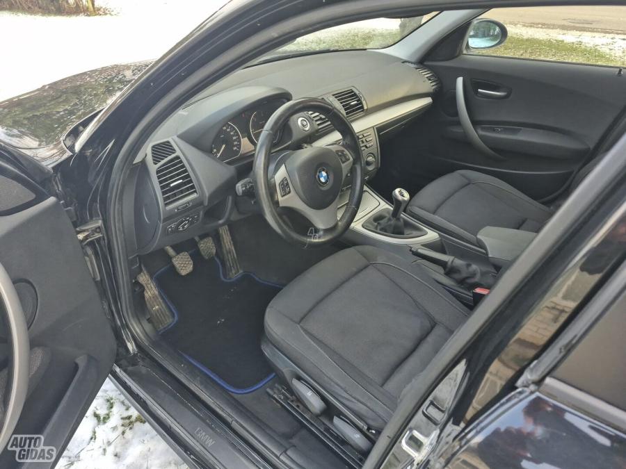 Melns BMW 118 2006 Viļņa, ar dzinēja tilpumu 2.00 L un nobraukumu 247 tūkst. km par 2200 €, foto 8 vietnē AUTOMOTO.COM.LV