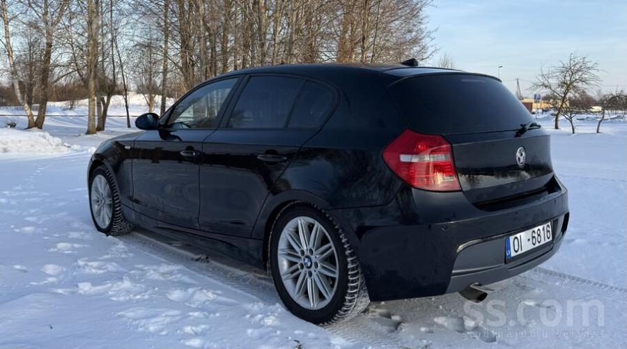 Black BMW 118 2006 in Liepaja, with an engine capacity of 2.00 L and mileage of 353 thousand km for 3750 €, photo 4 on AUTOMOTO.COM.LV