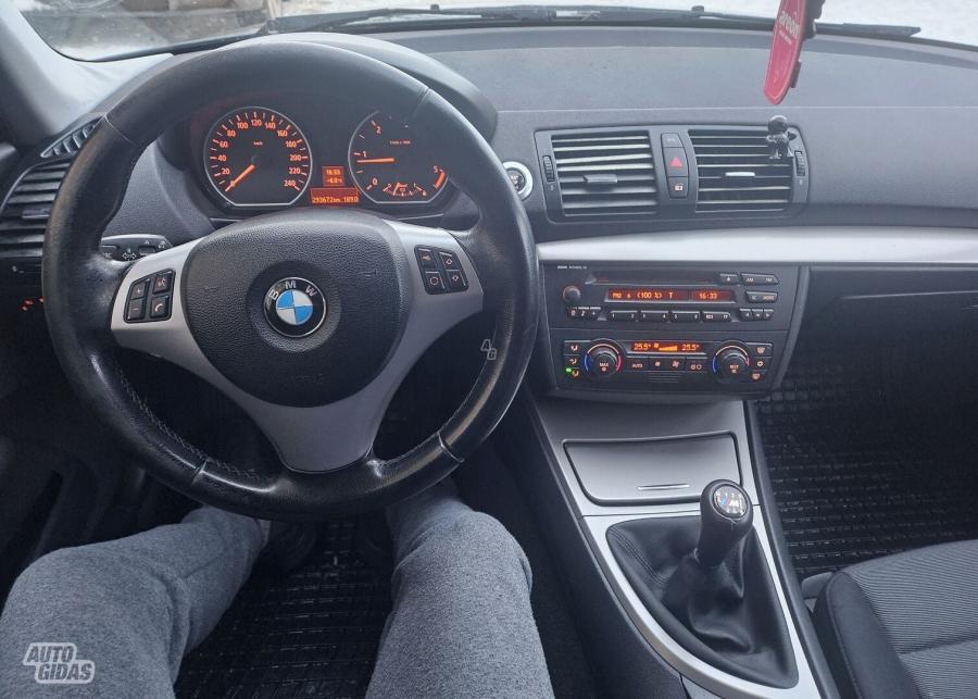Melns BMW 118 2006 Klaipėda, ar dzinēja tilpumu 2.00 L un nobraukumu 294 tūkst. km par 2450 €, foto 12 vietnē AUTOMOTO.COM.LV