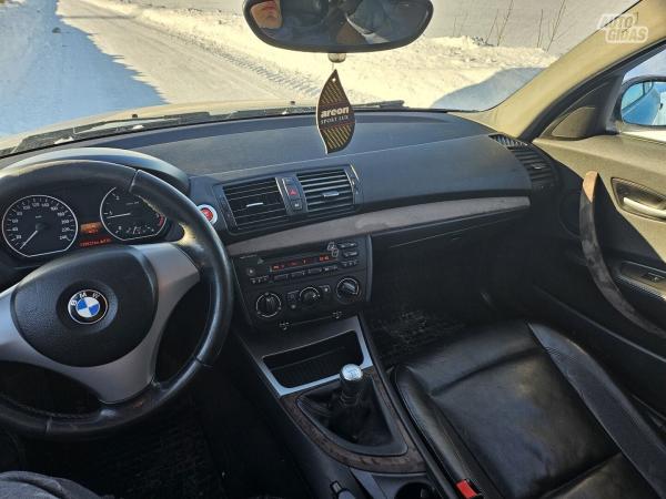 Black BMW 118 2006 in Klaipeda, with an engine capacity of 2.00 L and mileage of 339 thousand km for 1700 €, photo 6 on AUTOMOTO.COM.LV