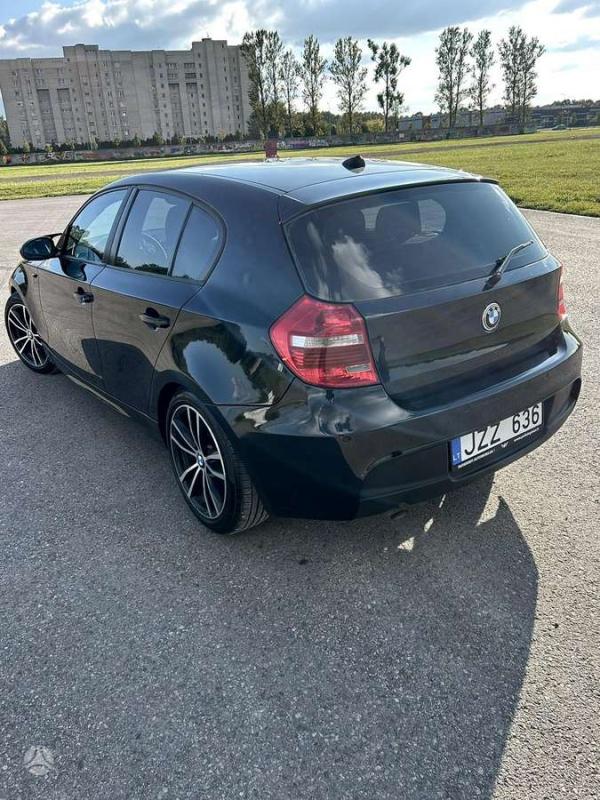 Melns BMW 118 2006 Kauņa, ar dzinēja tilpumu 2.00 L un nobraukumu 260 tūkst. km par 3350 €, foto 3 vietnē AUTOMOTO.COM.LV