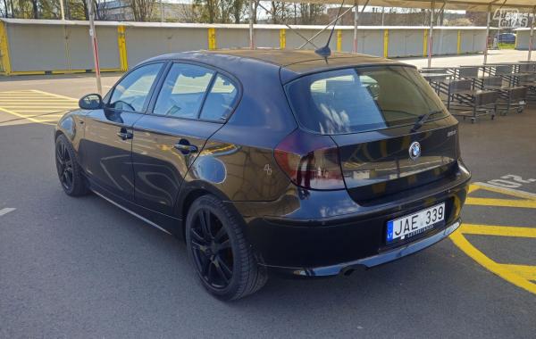 Black BMW 118 2006 in Kaunas, with an engine capacity of 2.00 L and mileage of 349 thousand km for 1800 €, photo 2 on AUTOMOTO.COM.LV