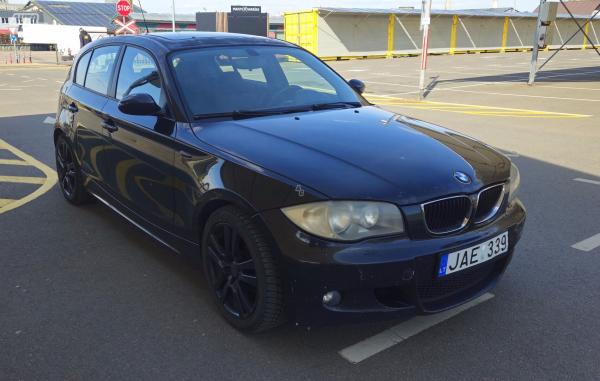 Black BMW 118 2006 in Kaunas, with an engine capacity of 2.00 L and mileage of 349 thousand km for 1800 €, photo 4 on AUTOMOTO.COM.LV
