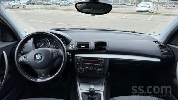 Black BMW 118 2006 in Riga, with an engine capacity of 2.00 L and mileage of 311 thousand km for 2450 €, photo 5 on AUTOMOTO.COM.LV