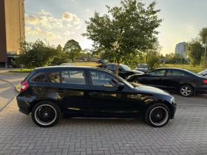 Melns BMW 118 2006 Rīga, ar dzinēja tilpumu 2.00 L un nobraukumu 305 tūkst. km par 2290 €, foto 3 vietnē AUTOMOTO.COM.LV