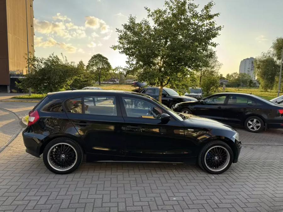 Melns BMW 118 2006 Rīga, ar dzinēja tilpumu 2.00 L un nobraukumu 305 tūkst. km par 2290 €, foto 3 vietnē AUTOMOTO.COM.LV