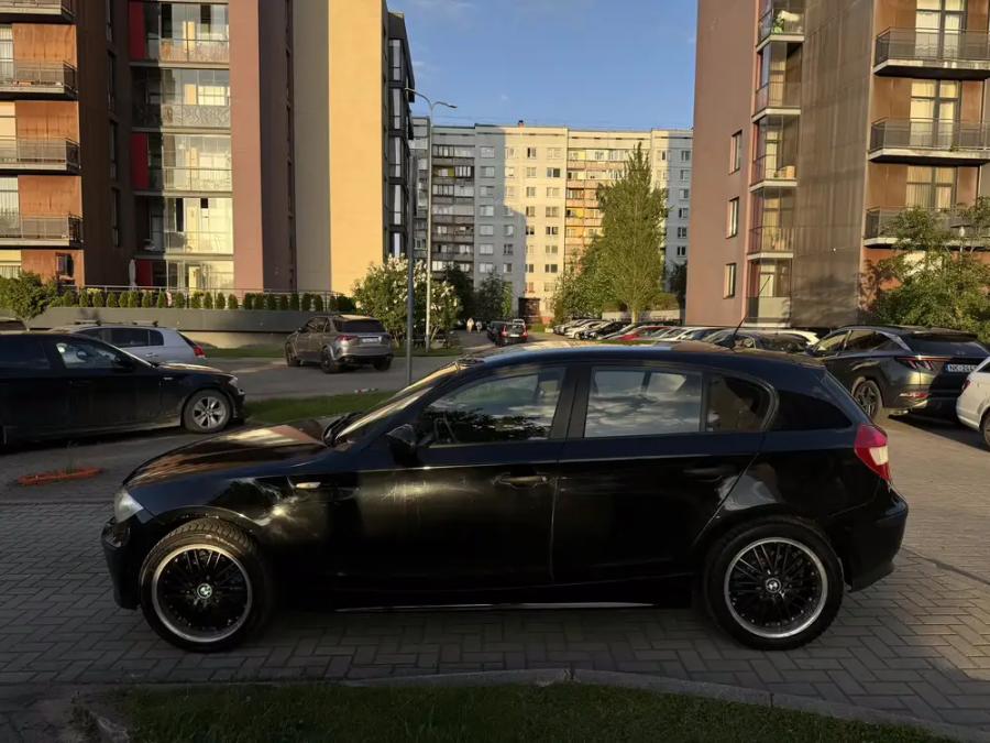 Melns BMW 118 2006 Rīga, ar dzinēja tilpumu 2.00 L un nobraukumu 305 tūkst. km par 2290 €, foto 4 vietnē AUTOMOTO.COM.LV