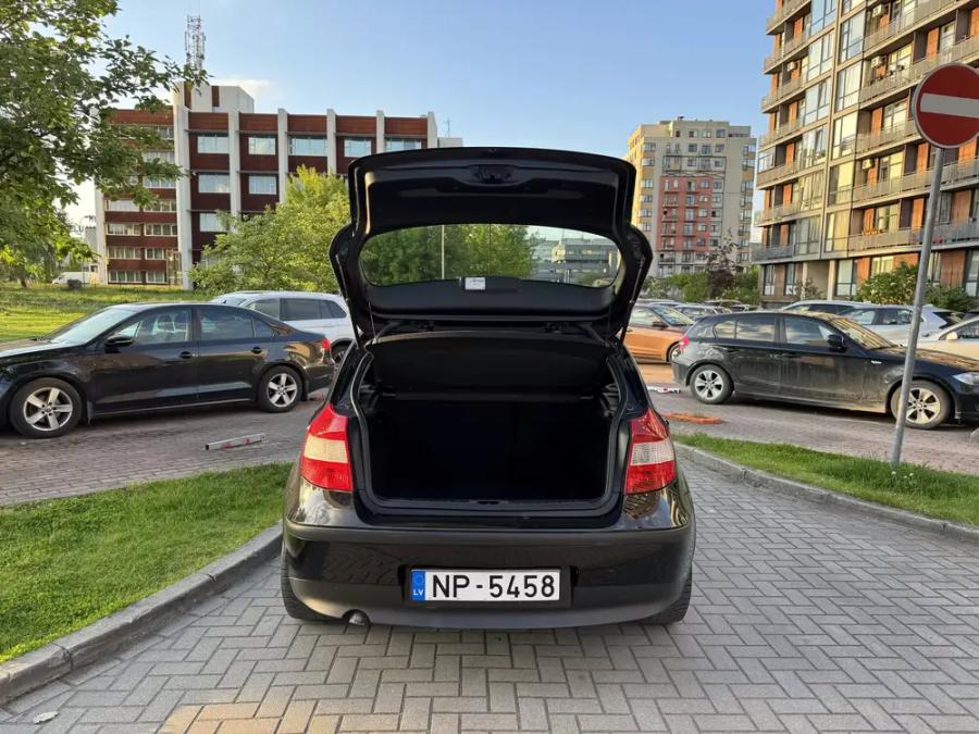 Melns BMW 118 2006 Rīga, ar dzinēja tilpumu 2.00 L un nobraukumu 305 tūkst. km par 2290 €, foto 6 vietnē AUTOMOTO.COM.LV