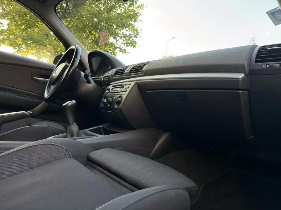 Melns BMW 118 2006 Rīga, ar dzinēja tilpumu 2.00 L un nobraukumu 305 tūkst. km par 2290 €, foto 7 vietnē AUTOMOTO.COM.LV