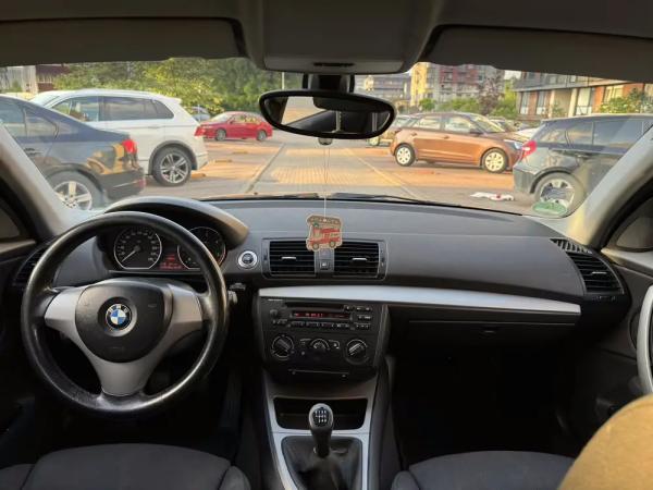 Black BMW 118 2006 in Riga, with an engine capacity of 2.00 L and mileage of 305 thousand km for 2290 €, photo 7 on AUTOMOTO.COM.LV