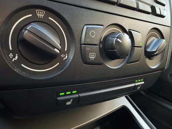 Black BMW 118 2006 in Riga, with an engine capacity of 2.00 L and mileage of 305 thousand km for 2290 €, photo 9 on AUTOMOTO.COM.LV