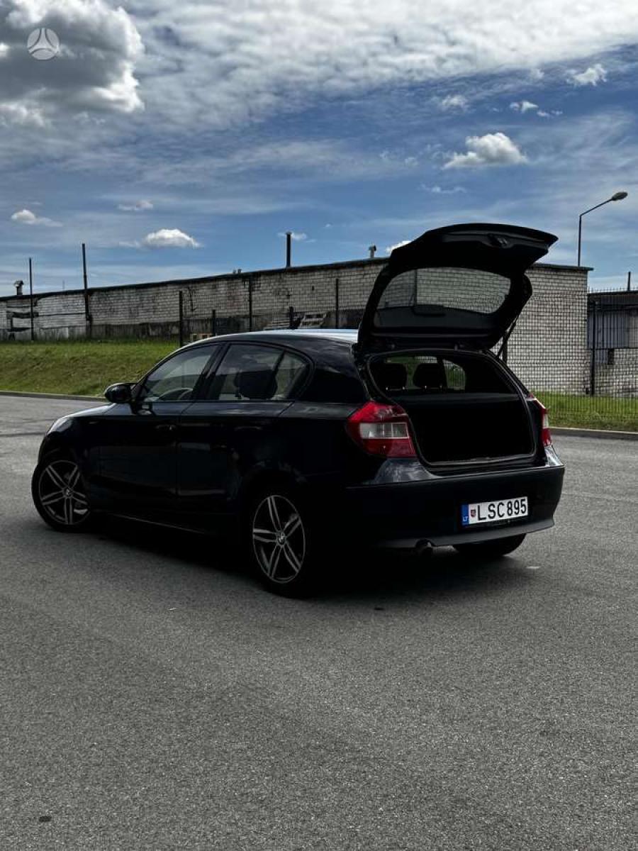 Melns BMW 118 2006 Kauņa, ar dzinēja tilpumu 2.00 L un nobraukumu 363 tūkst. km par 2700 €, foto 3 vietnē AUTOMOTO.COM.LV