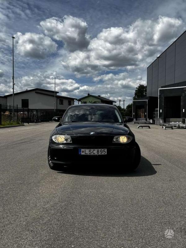 Melns BMW 118 2006 Kauņa, ar dzinēja tilpumu 2.00 L un nobraukumu 363 tūkst. km par 2700 €, foto 3 vietnē AUTOMOTO.COM.LV