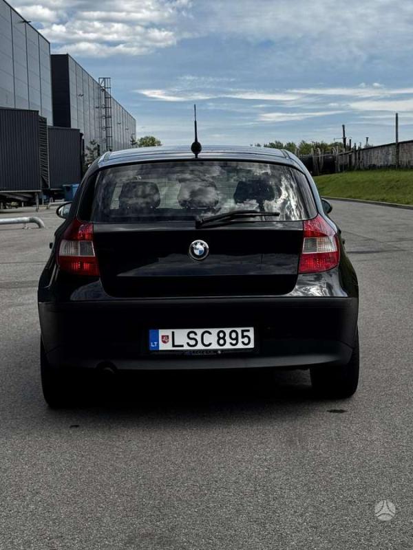 Melns BMW 118 2006 Kauņa, ar dzinēja tilpumu 2.00 L un nobraukumu 363 tūkst. km par 2700 €, foto 4 vietnē AUTOMOTO.COM.LV