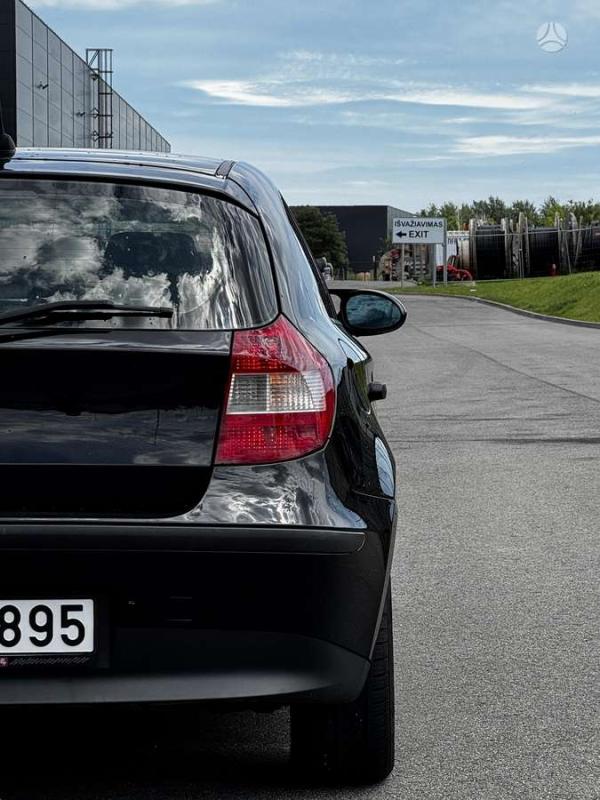 Melns BMW 118 2006 Kauņa, ar dzinēja tilpumu 2.00 L un nobraukumu 363 tūkst. km par 2700 €, foto 5 vietnē AUTOMOTO.COM.LV