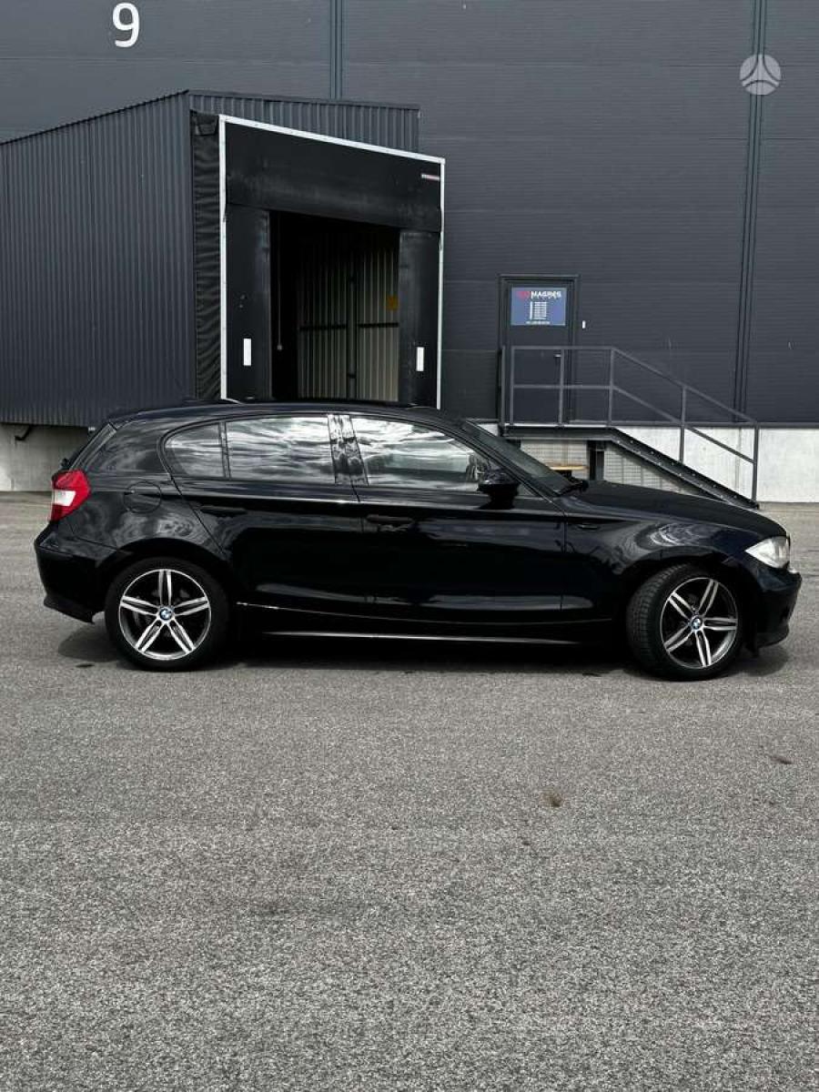 Melns BMW 118 2006 Kauņa, ar dzinēja tilpumu 2.00 L un nobraukumu 363 tūkst. km par 2700 €, foto 7 vietnē AUTOMOTO.COM.LV