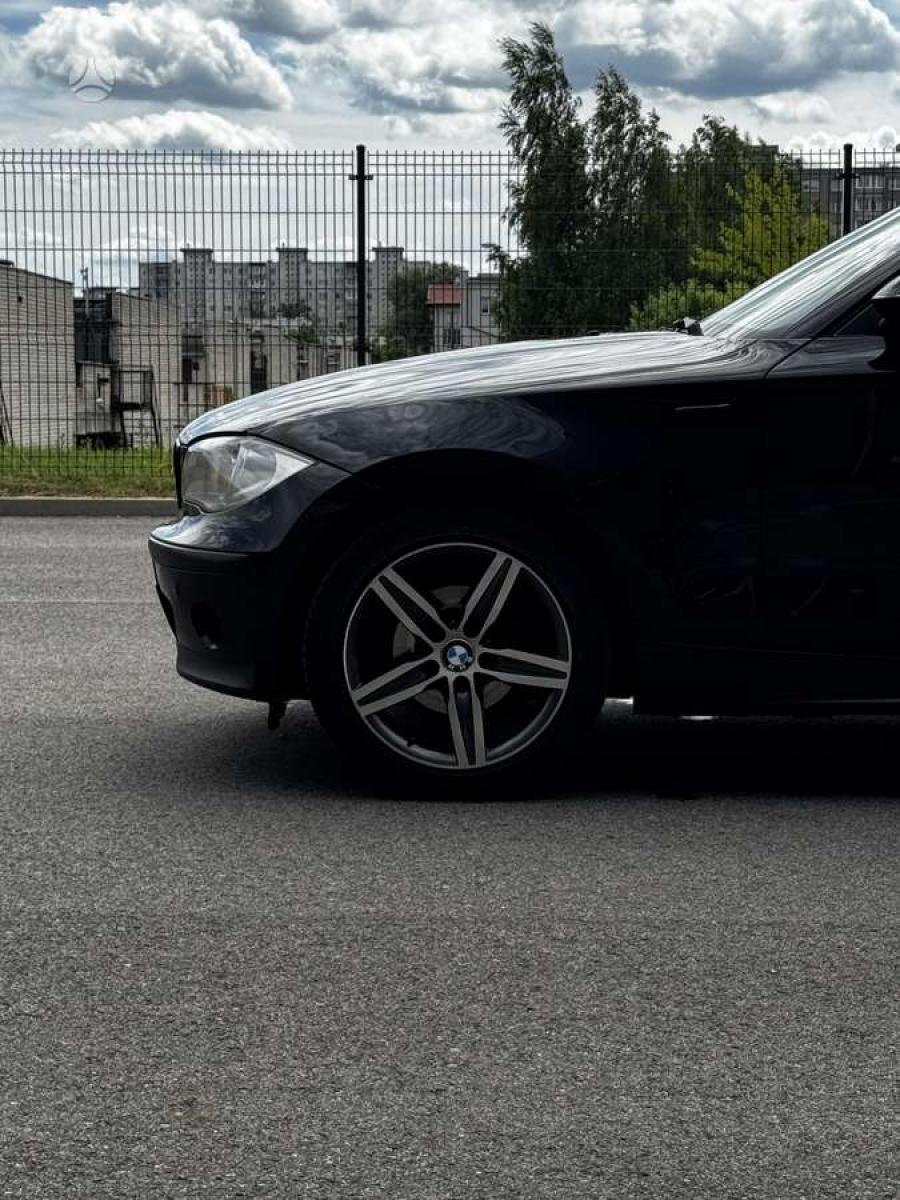 Melns BMW 118 2006 Kauņa, ar dzinēja tilpumu 2.00 L un nobraukumu 363 tūkst. km par 2700 €, foto 9 vietnē AUTOMOTO.COM.LV