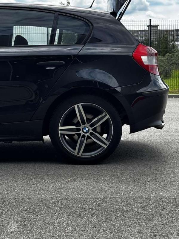 Melns BMW 118 2006 Kauņa, ar dzinēja tilpumu 2.00 L un nobraukumu 363 tūkst. km par 2700 €, foto 9 vietnē AUTOMOTO.COM.LV