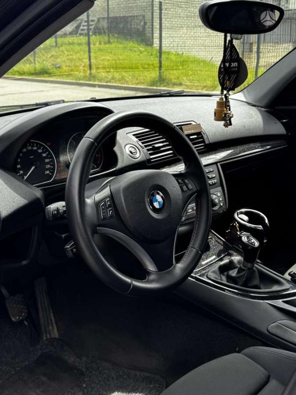 Melns BMW 118 2006 Kauņa, ar dzinēja tilpumu 2.00 L un nobraukumu 363 tūkst. km par 2700 €, foto 10 vietnē AUTOMOTO.COM.LV