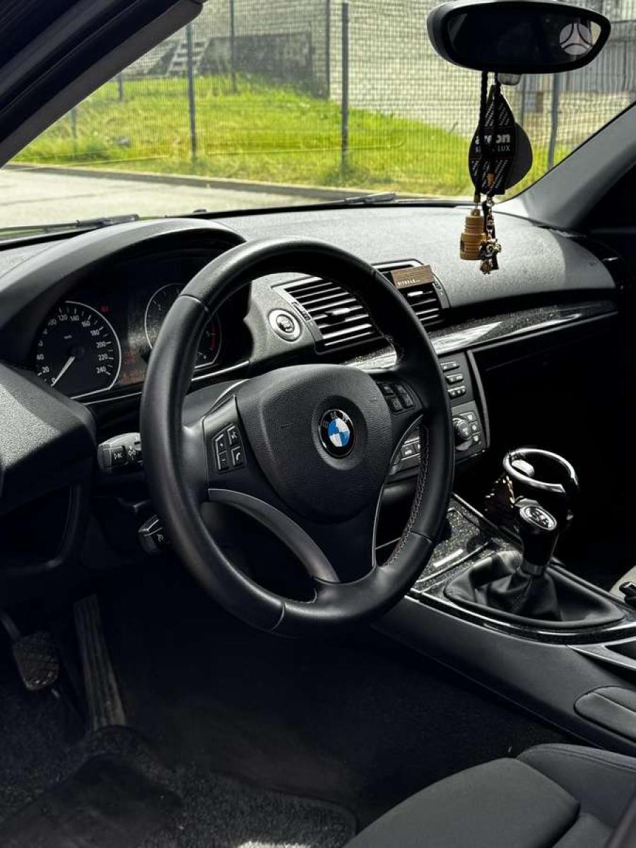 Melns BMW 118 2006 Kauņa, ar dzinēja tilpumu 2.00 L un nobraukumu 363 tūkst. km par 2700 €, foto 11 vietnē AUTOMOTO.COM.LV