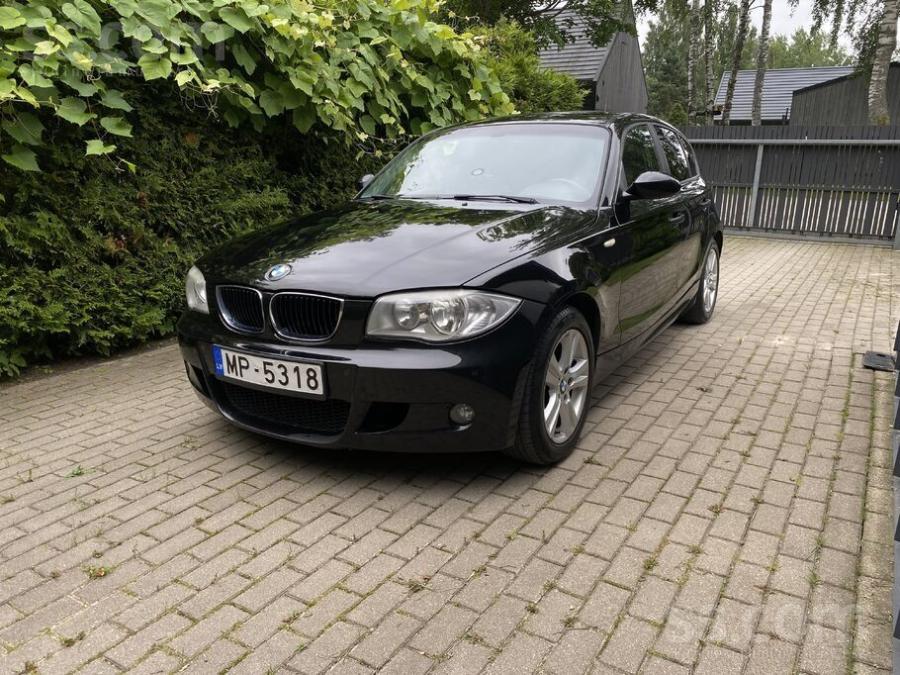 Black BMW 118 2006 in Riga, with an engine capacity of 2.00 L and mileage of 335 thousand km for 2750 €, photo 1 on AUTOMOTO.COM.LV