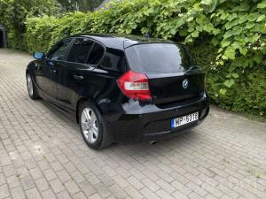 Black BMW 118 2006 in Riga, with an engine capacity of 2.00 L and mileage of 335 thousand km for 2750 €, photo 3 on AUTOMOTO.COM.LV