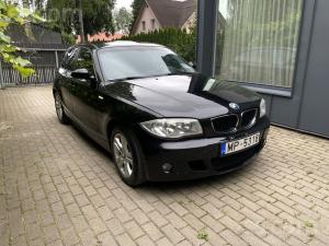 Black BMW 118 2006 in Riga, with an engine capacity of 2.00 L and mileage of 335 thousand km for 2750 €, photo 4 on AUTOMOTO.COM.LV