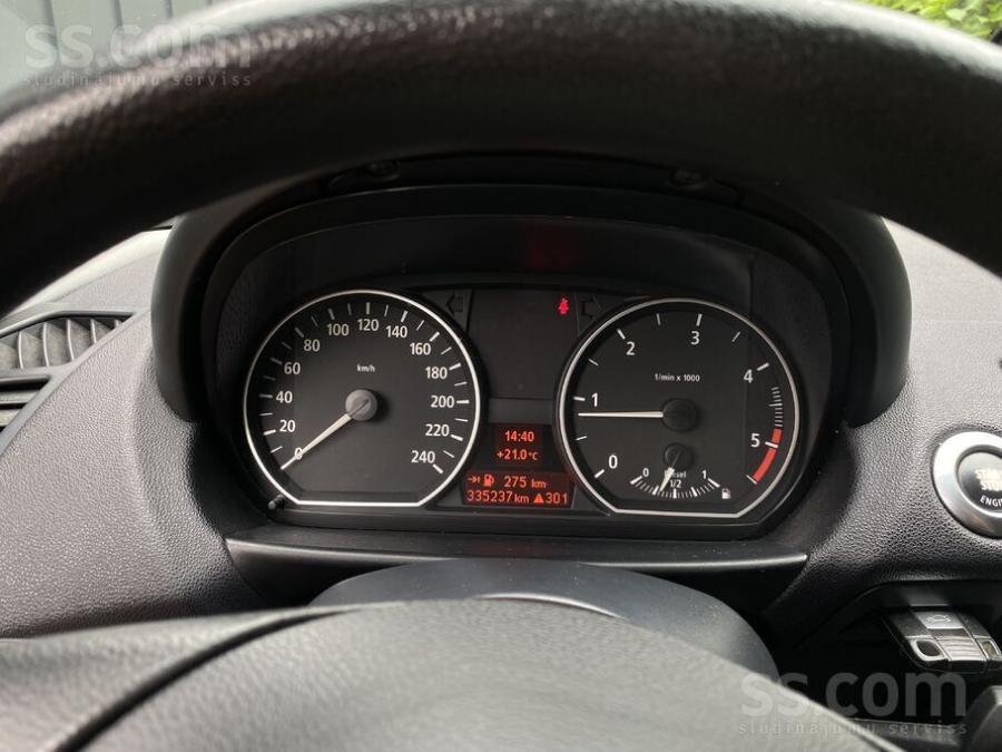 Black BMW 118 2006 in Riga, with an engine capacity of 2.00 L and mileage of 335 thousand km for 2750 €, photo 6 on AUTOMOTO.COM.LV