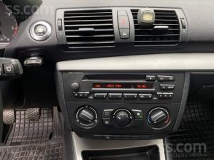Black BMW 118 2006 in Riga, with an engine capacity of 2.00 L and mileage of 335 thousand km for 2750 €, photo 7 on AUTOMOTO.COM.LV