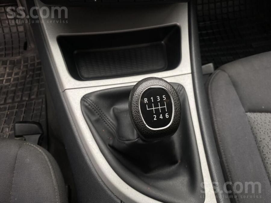Black BMW 118 2006 in Riga, with an engine capacity of 2.00 L and mileage of 335 thousand km for 2750 €, photo 8 on AUTOMOTO.COM.LV