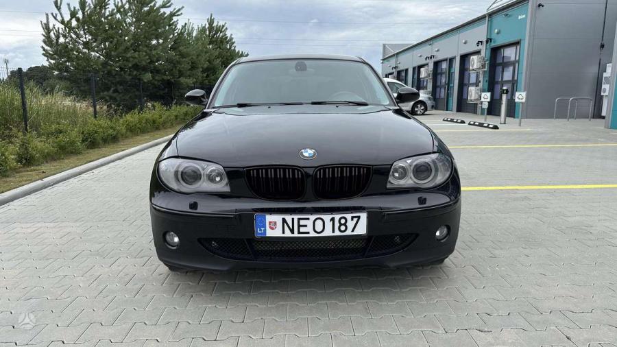 Black BMW 118 2006 in Klaipeda, with an engine capacity of 2.00 L and mileage of 206 thousand km for 2950 €, photo 3 on AUTOMOTO.COM.LV